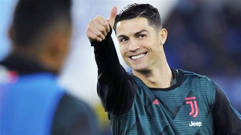 قیمت‌ باورنکردنی لباس امضا شده رونالدو در ایران عکس