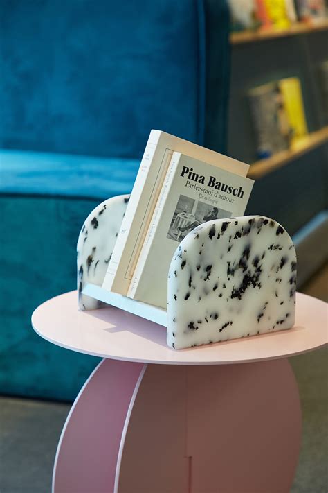 플라스틱 쓰레기로 아름다운 사물을 만드는 나우이즈로사드