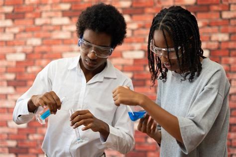 Premium Photo Teenage Boys And Girls Are Doing Science Experiments