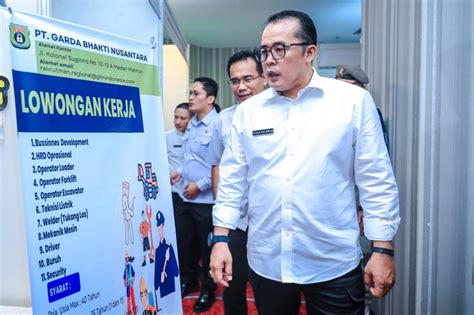Galeri Foto Wakil Wali Kota Medan H Aulia Rachman Membuka Job Fair
