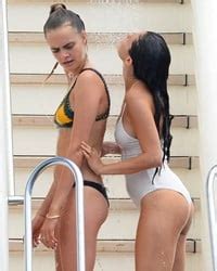 Selena Gomez Cara Delevingne Nude Kissing Outtake Selena Gomez Cara Delevingne Nude Kissing Outtake