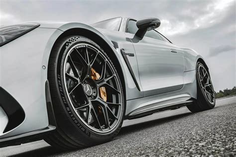 Новый Mercedes-AMG GT стал быстрее и практичнее | carakoom.com