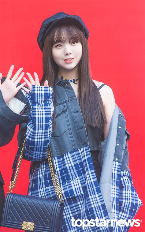 [hd포토] 러블리즈 Lovelyz 케이 ‘시선강탈 앵두입술 2019s S헤라서울패션위크 정송이 기자 톱스타뉴스