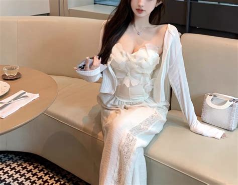 플라워 투피스 셋업 꽃 튜브탑 레이스 줄 팬츠 투피스 세트 꽃 탱크탑 플라워 튜브탑 플라워 탱크탑 와이드 팬츠 바캉스룩 휴양지 투피스 마실룩 데이트룩 데일리룩 Bj 여캠