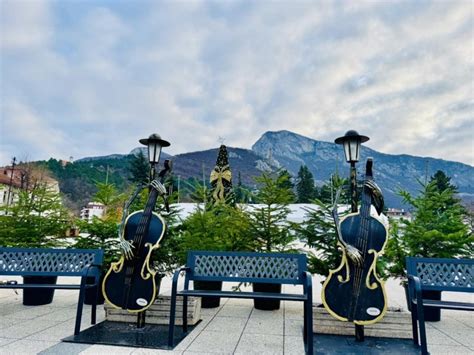 Коледна песен Вижте най новия акцент в празничната украса на Враца снимки