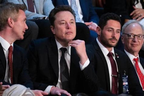 Elon Musks Pro Trump Website Accused Of Shady Data Collection