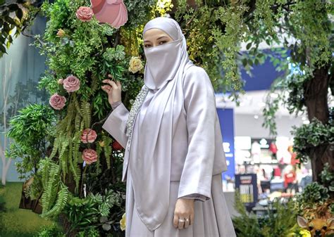 Video Suami Tapis Baju Neelofa Sebelum Keluar Rumah