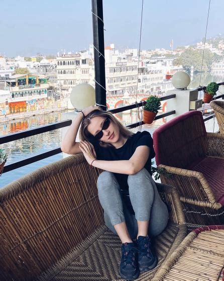 Ella Es Berta Galo La Actriz Que Da Vida A Laura Valbuena En La Moderna