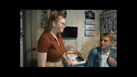 СВЯТОСЛАВ КОВАЛЕНКО СМОТРИТ НА СИСЬКИ СЕСТРЫ АРТУРА АКАБА - YouTube