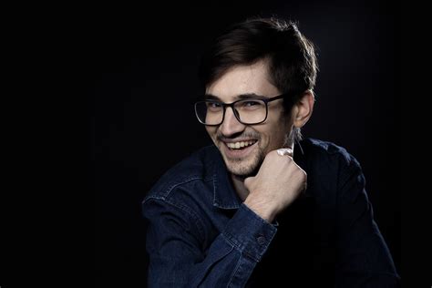 Plovdivtime Актьорът от Пловдивския куклен театър Ивелин Николов празнува рожден ден на 3 май