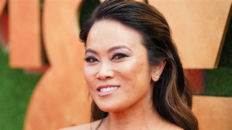 Who Is Dr Pimple Popper 14 Facts About Dr Sandra Lee