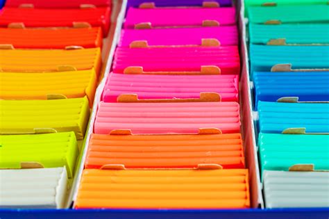 모델링 점토의 무지개 색상입니다 여러 가지 빛깔의 플라스틱 막대기 Ina 상자 배경 텍스처 개체 그룹에 대한 스톡 사진 및 기타 이미지 Istock