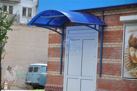 Козырьки из поликарбоната входные купить в Москве недорого