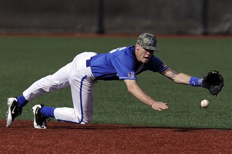 Fotos Gratis Guante Juego Acción Jugando Campo De Béisbol Tono Deportes Lanzador