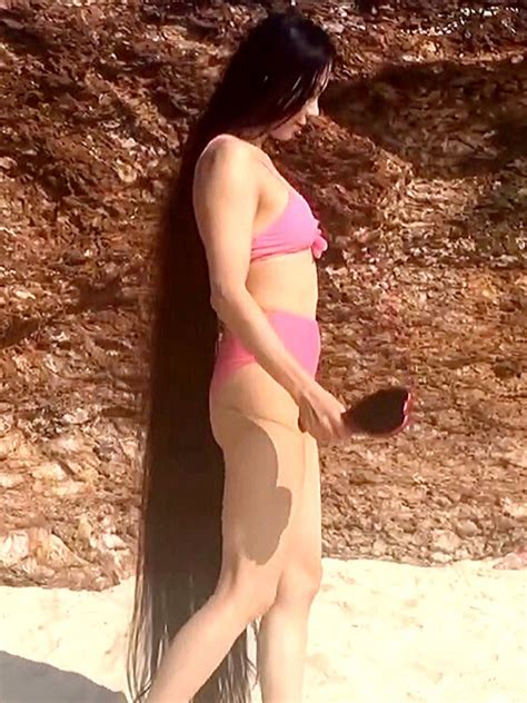 Video The Very Long Blonde Braid