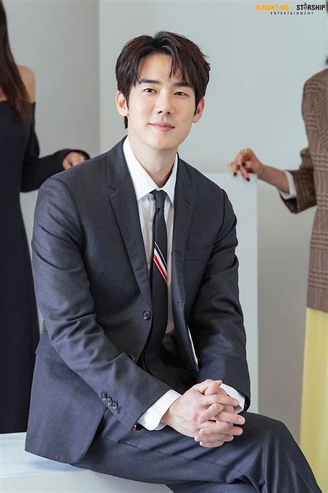 Pin Oleh Dawn Pfaff Di Yoo Yeon Seok Gaya Pakaian Pria Pria Pakaian