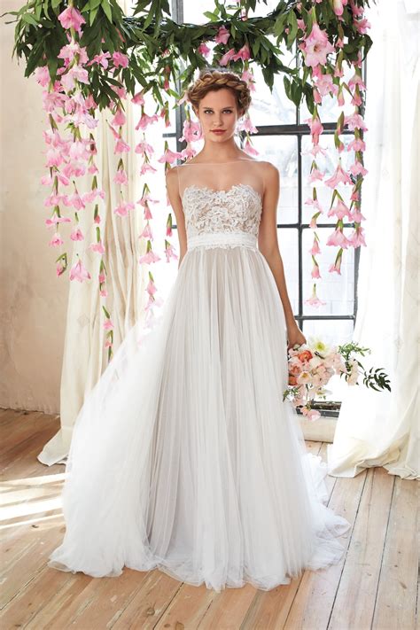 Pretty Penelope Has It All Flowy Tulle Timeless Lace And A Modern