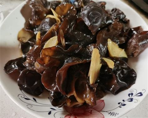 【蒜香黑木耳的做法步骤图，蒜香黑木耳怎么做好吃】爱吃的胖胖爱美食下厨房