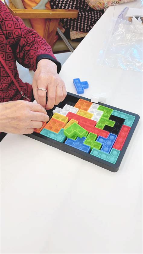 안녕하세요 어르신 그리고 보호자님 강서구 양천구 화곡동 어르신 주간보호센터 봄연세데이케어센터입니다 🙂 오늘의 인지활동은 사각사각 테트리스 퍼즐놀이 입니다 궁금하신