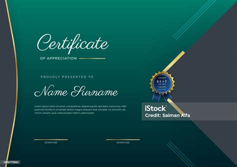 감사 템플릿 금색과 검은 색 녹색 색상의 인증서 골드 배지로 현대 인증서를 청소하십시오 고급 스러움과 현대적인 라인 패턴의 인증서 테두리 템플릿 디플로마 벡터 템플릿
