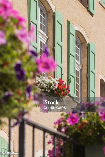 프로방스 지역의 무스티에생트마리에 있는 집 프랑스에서 가장 아름다운 마을 중 하나로 간주됩니다 0명에 대한 스톡 사진 및 기타 이미지 Istock