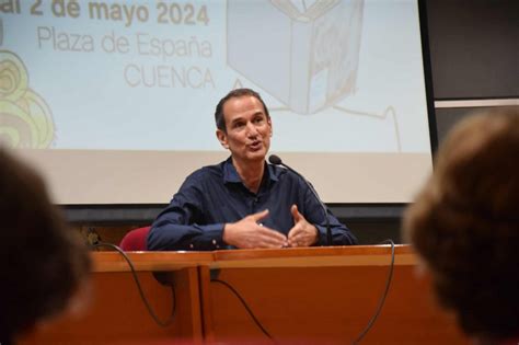 Roberto Santiago Logra Unir En Cuenca Lee A Lectores De Dos Géneros