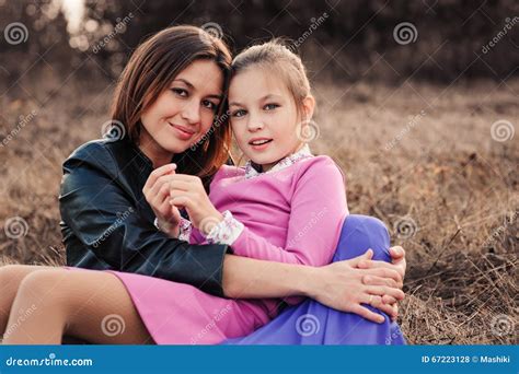 Lifestyle Capture Of Happy Mother And Preteen Daughter