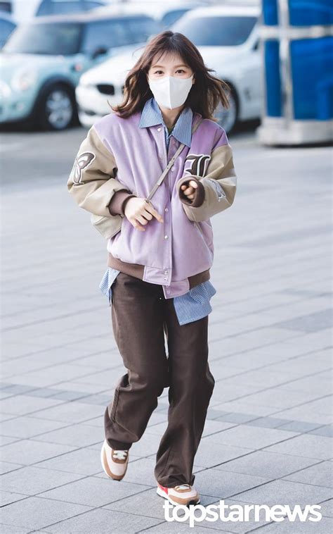 [hd포토] 레드벨벳 Red Velvet 웬디 ‘복고풍 여대생 스타일 웬디의 영스트리트 출근길 최규석 기자 톱스타뉴스