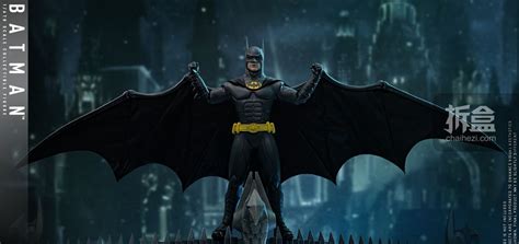 Hottoys 蝙蝠侠归来 1992版 基顿蝙蝠侠 Dc 1 6 电影可动人偶 拆盒