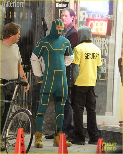 Aaron Taylor Johnson And Jim Carrey Kick Ass 2 Set Photo 2726758
