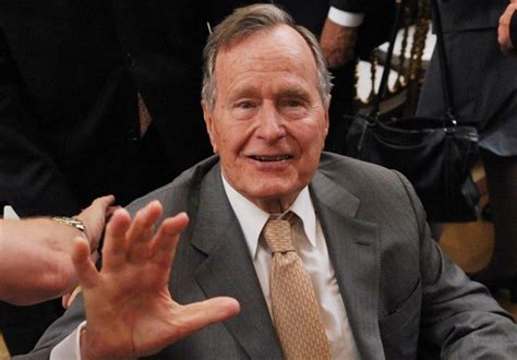 آمار قربانیان آزار جنسی بوش پدر به 2 زن بازیگر رسید تسنیم