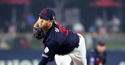 어깨 부상 → 허리 수술 → 2년만 복귀전서 12이닝 무실점 승리 투수 심재민 활약에 롯데 웃는다