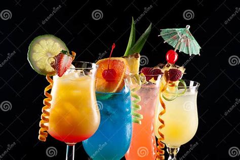 Bebidas Tropicales - La Mayoría De La Serie Popular De Los Cocteles Foto de archivo - Imagen de ...