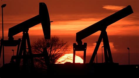 Oil Extends Losses On Reserves Release Yemen Truce
