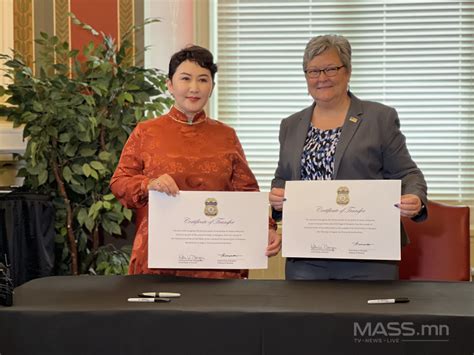 АНУ д хураагдсан Монгол Улсын өв болох үлэг гүрвэлийн олдворуудыг буцаан олголоо