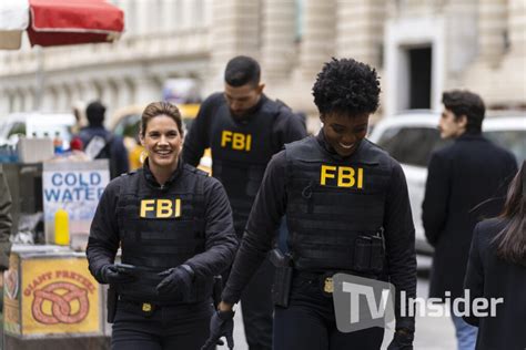 Fbi First Look See Cast Celebrate 100 Episodes For Season 5 Finale