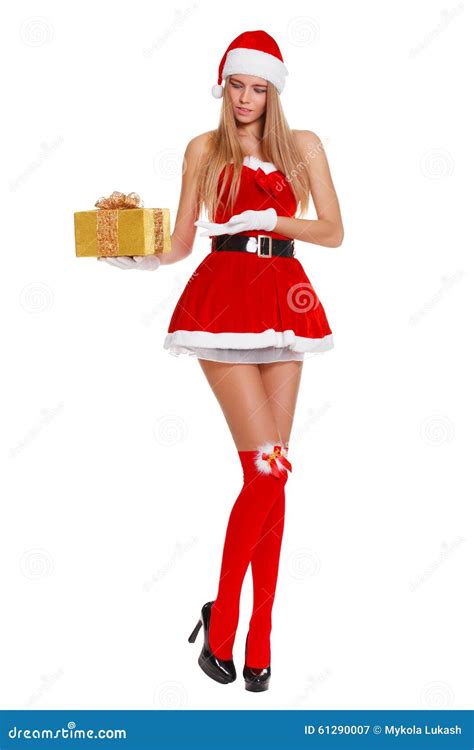 Das Schöne Sexy Mädchen Das Weihnachtsmann Trägt Kleidet Mit Weihnachtsgeschenk Lokalisiert
