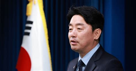 젊은 비서실장 왔는데김밥 회의 중 기자들 보러온 강훈식 왜