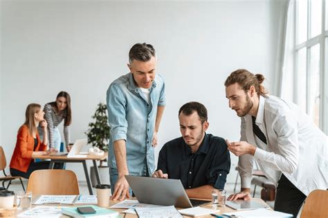 How To Structure Winning SaaS Marketing Team For Business Saffron Edge