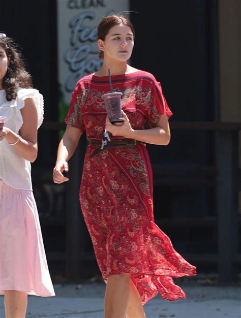 Suri Cruise Enamora Con Su Estilo Bohemio En Las Calles De Nueva York