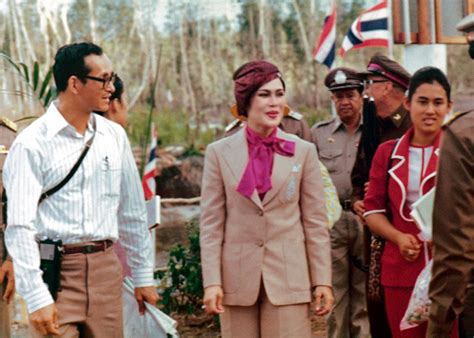 รวมภาพในหลวงกว่า 10 000 ภาพ โหลดฟรี ภาพรัชกาลที่ 9 ภาพในหลวงหายาก King Of Thalland Photos