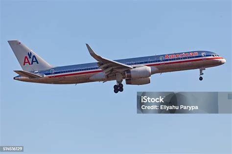 Boeing 757 American Airlines Approaches Jfk International Airport Stock