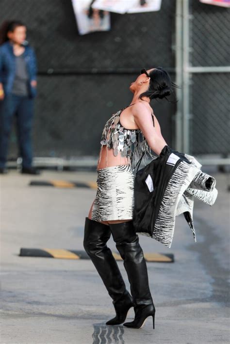 Katy Perry Shows Sexy Body In Boots And Mini Skirt At Jimmy Kimmel In