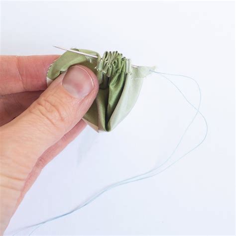 How To Make A Fabric Yoyo And Pretty Up Your Scraps Elizabeth Made This