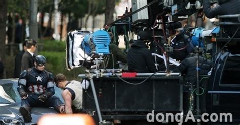 크리스 에반스 상암 촬영 캡틴 아메리카 수트 풀 장착 무슨 일 있나