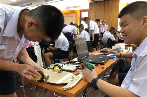 Stem And Robotics Camp สําหรับนักเรียนระดับชั้นมัธยมศึกษาตอนต้น วชิราวุธวิทยาลัย วันที่ 11 ธันวาคม