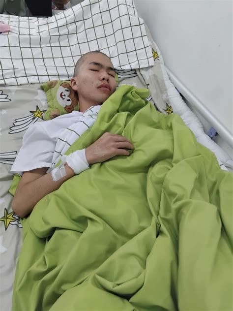 Хавдартай тэмцэж буй хүүд ангийнхан нь хонхны баярын тууз хонхыг нь зүүж өгчээ