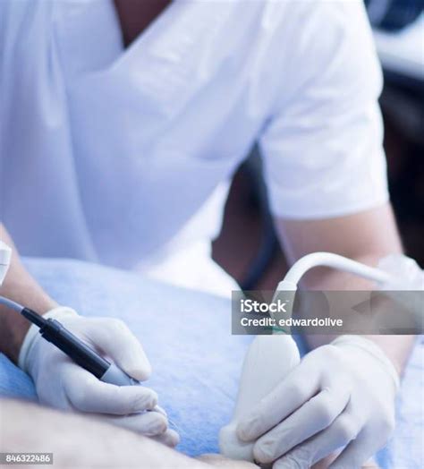 초음파를 이용한 피 Ecography Intratissue 경 피 적인 전기 물리 치료 재활 Physiotherapist 치료