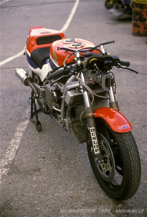 Fotogalerie Honda RS750R: První mistrovská sedmpade V4 | Motorkáři.cz