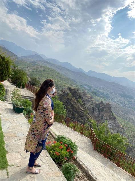 Gul Panras Feet
